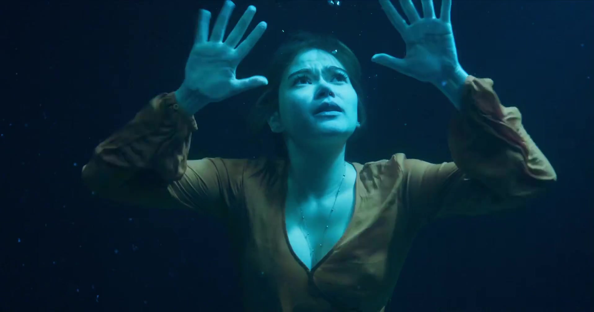 Bela Padilla sexy - Spellbound (2023)